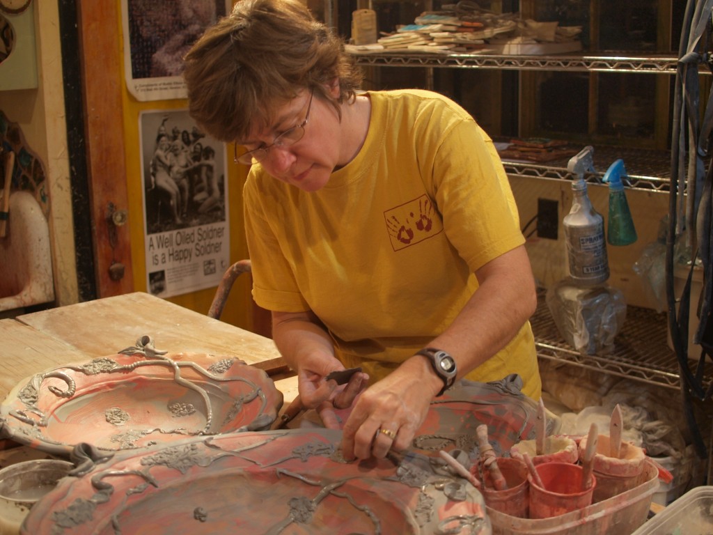 Lisa Orr . Biography - Artstream Ceramic Library