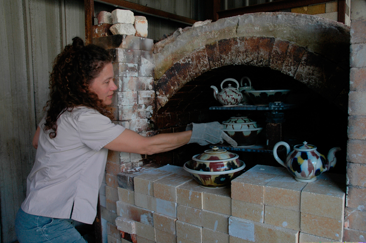 Linda Sikora . Biography - Artstream Ceramic Library